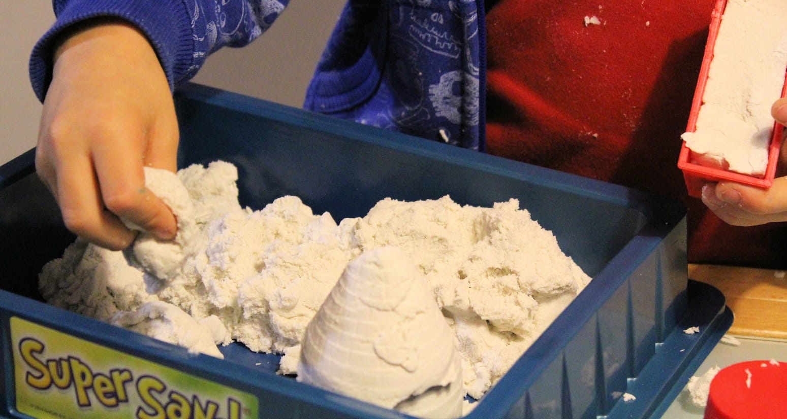 Super Sand : à mi chemin entre le sable et la pâte à modeler – Guide du ...